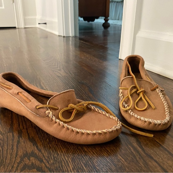 Minnetonka | Shoes | Minnetonka Mens Us Brown Classic Driver Slipper ...
